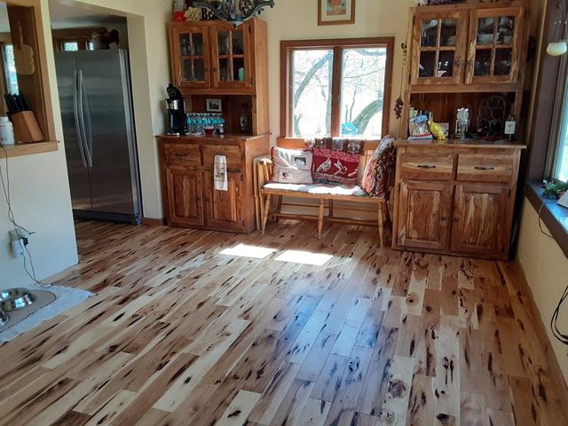 BARK INCLUSION HICKORY | Green River Lumber