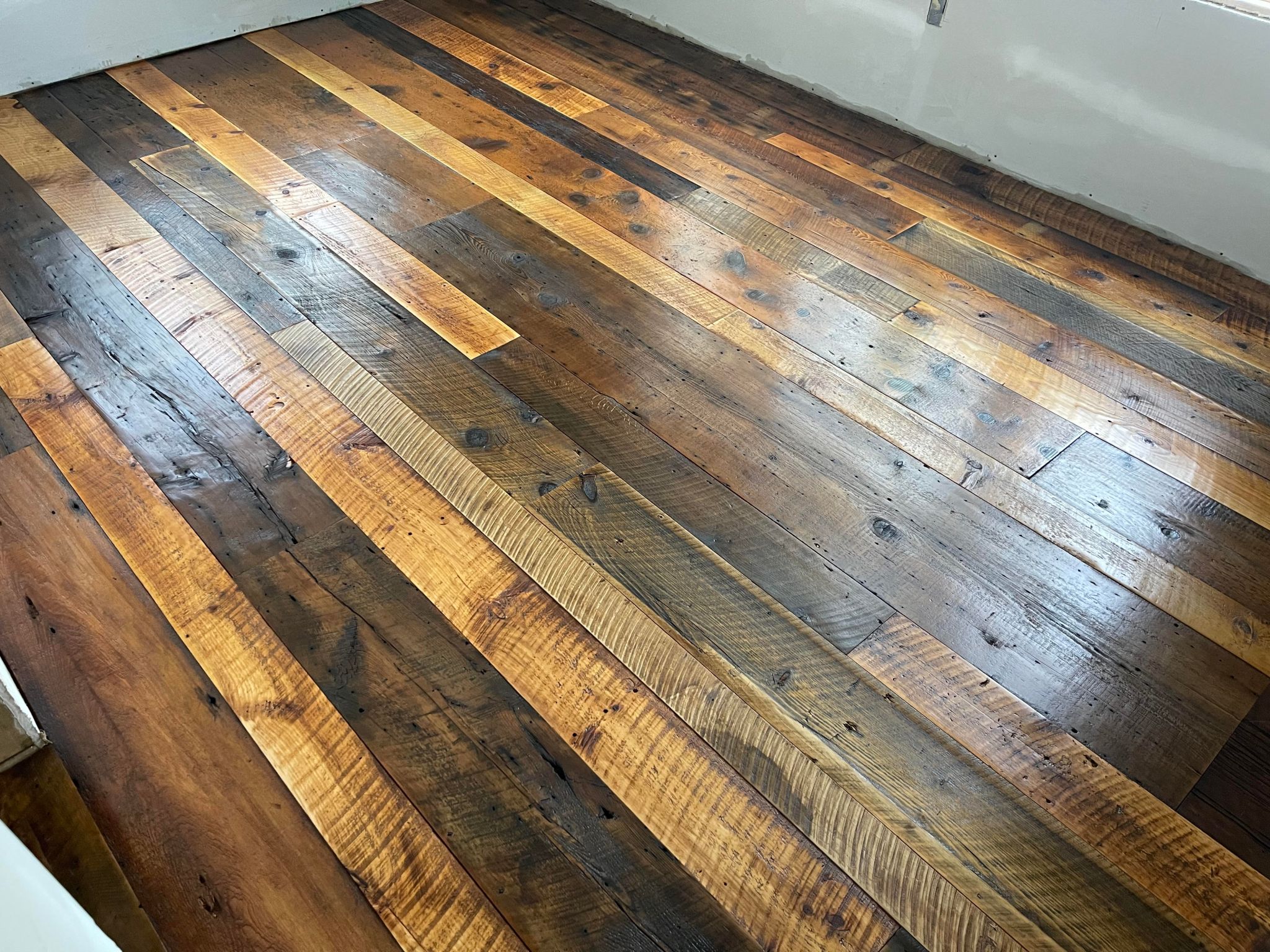 OUT WITH THE OLD & IN WITH THE OLD! ANOTHER FABULOUS BARN WOOD/BROWN ...